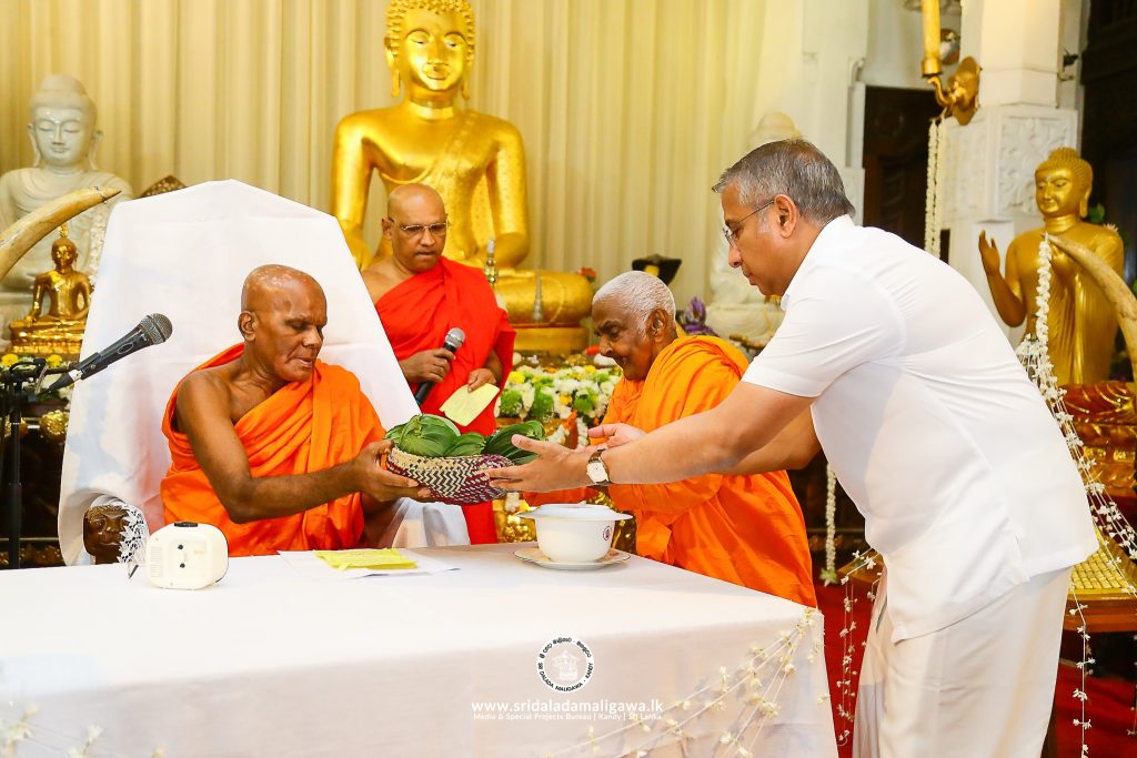 Katina Cheewara Pooja festival of Sri Dalada Maligawa - Sri Dalada ...