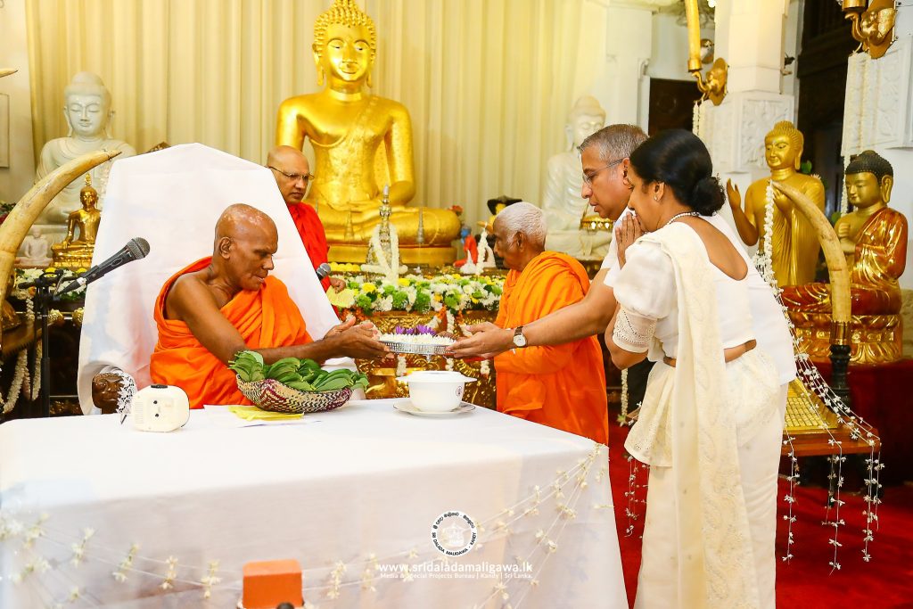 Katina Cheewara Pooja festival of Sri Dalada Maligawa - Sri Dalada ...