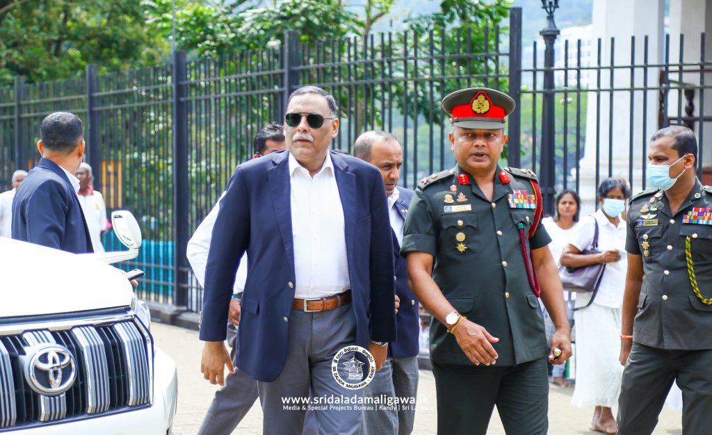 Pakistan Army Commander visited Sri Dalada Maligawa